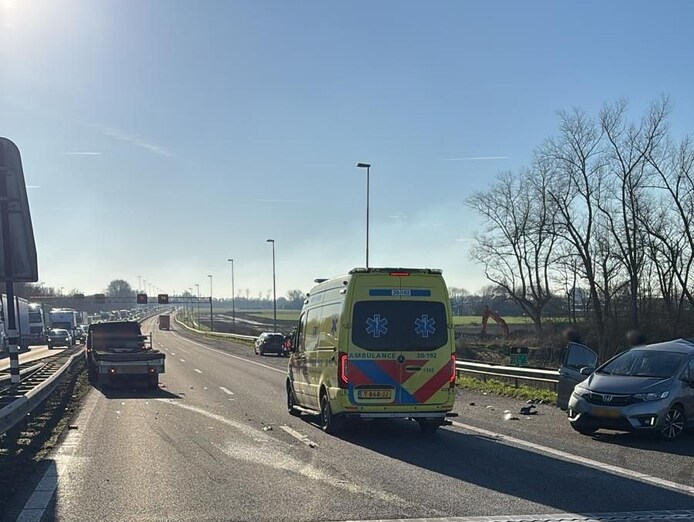 Ongeluk op A27 bij Werkendam zorgt voor file richting Breda | Brabant ...