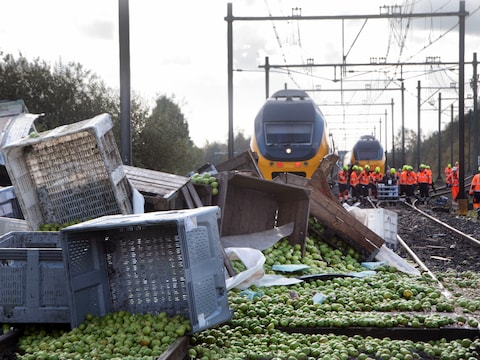 Geen treinen meer vandaag na aanrijding tussen trein en vrachtwagen ...