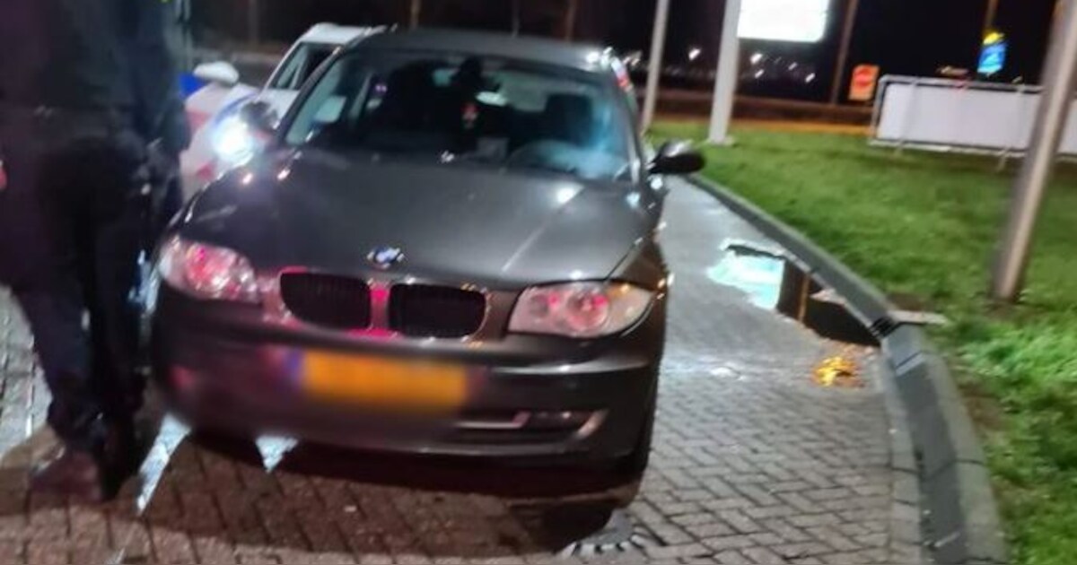 Politie rijdt met drie Audi’s gestolen auto klem op A50: dan blijkt dat ...