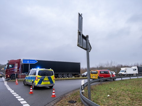 Automobilist verliest macht over stuur; Duitse snelweg A3 richting ...