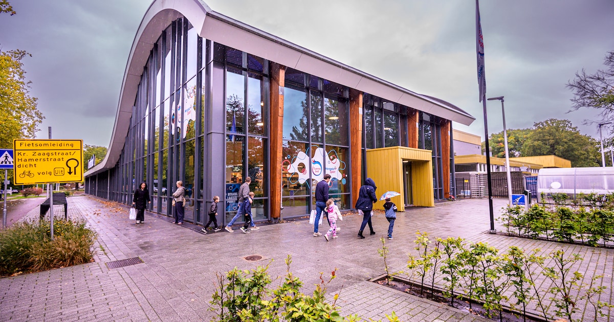 Zwembadouders boos nadat ‘meester Edward’ zijn verhaal vertelt: ‘Zo ga ...