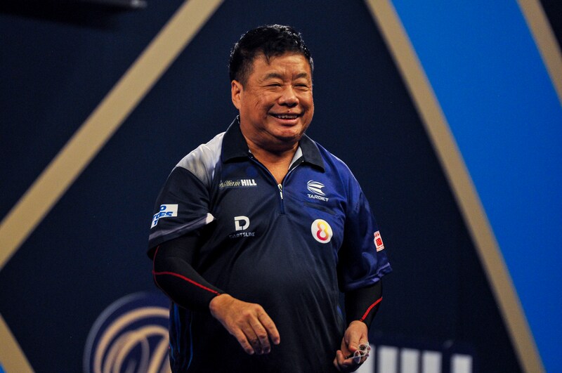WK darts: van Paul Lim (71) tot eerste Keniaan ooit, dit zijn de ‘paradijs­vo­gels’ in Ally ...