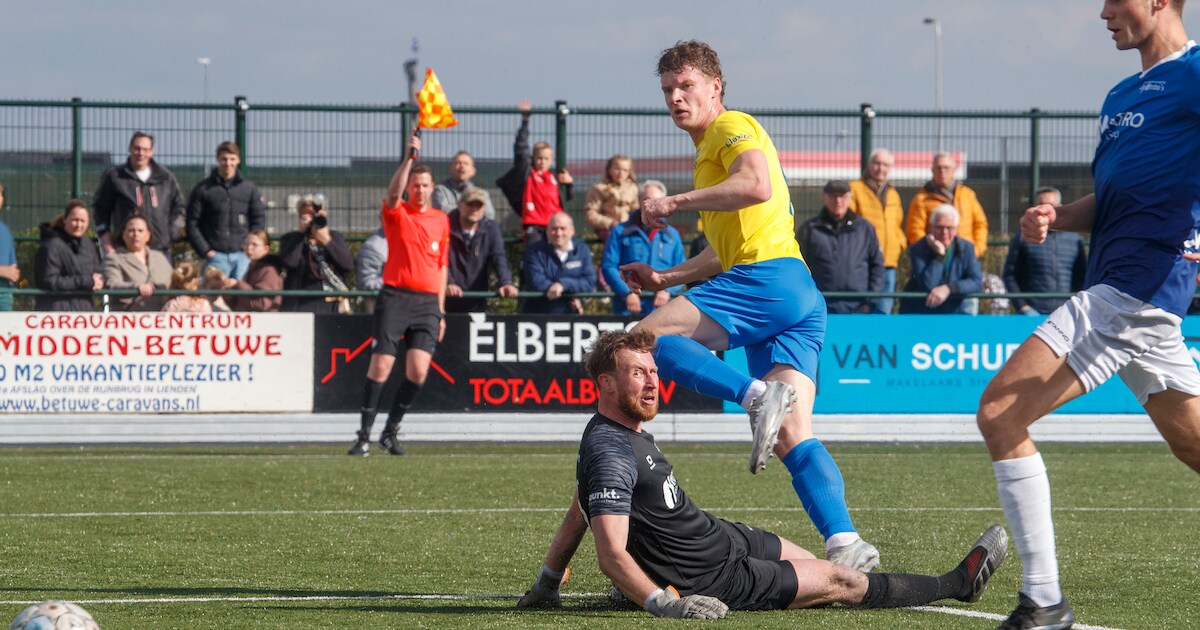 Wie gaat Aron Veldhuizen (Blauw Geel’55) nog aanvallen op de ...