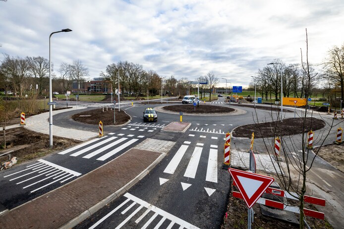 Automobilisten blij: vernieuwde rotonde op De Thij is weer open ...