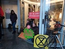 Extinction Rebellion gaat ondanks aangifte door met acties bij ING: ‘We ...