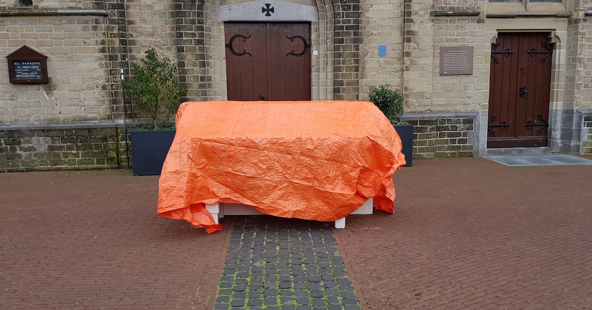 Boze voorzitter Wehlse processie stopt ermee en zet altaar voor de kerk ...