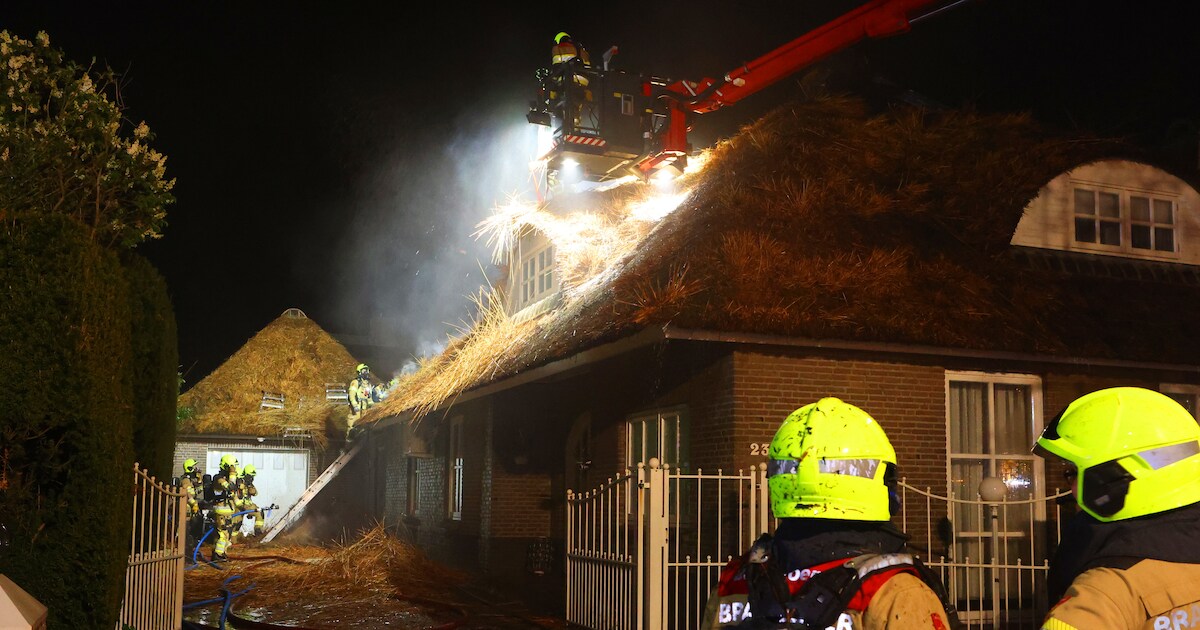 Brand verwoest woning met rieten dak in Kerkdriel | Rivierenland ...
