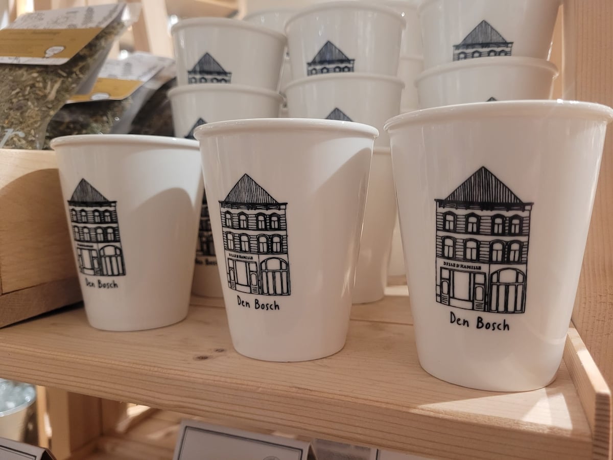 Wil je hebben: Den Bosch-mok van Dille en Kamille | Foto | gelderlander.nl