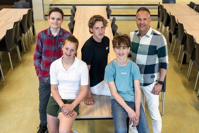 Lucas (15) laat zich kaalscheren voor zijn opa, die er ineens niet meer ...