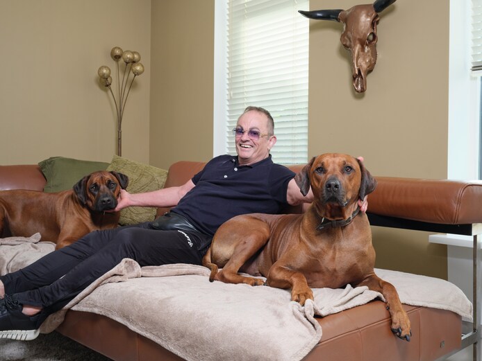 Paul geeft elke maand 2600 euro aan zijn honden uit: ‘Krijgen hun eigen ...