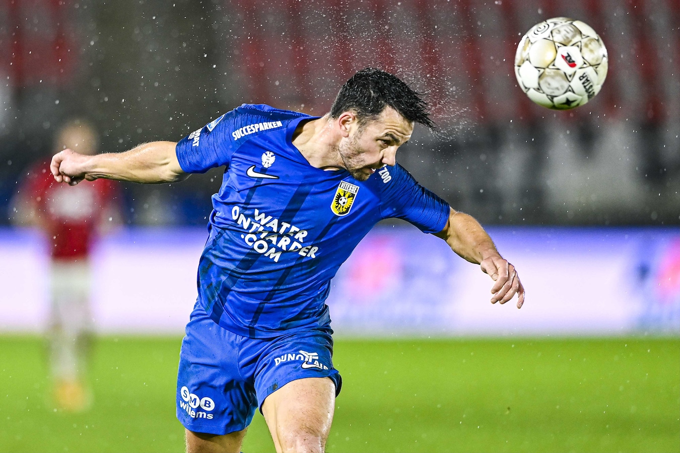 Tronstad mist hervatting competitie Vitesse bij Heracles; Bruns in de ...