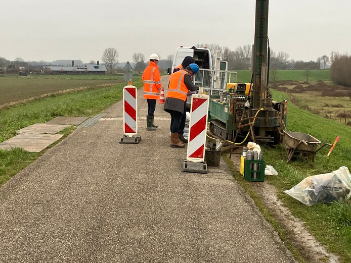 Boren, peilen en sonderen: zijn de dijken aan de noordkant van de Maas ...