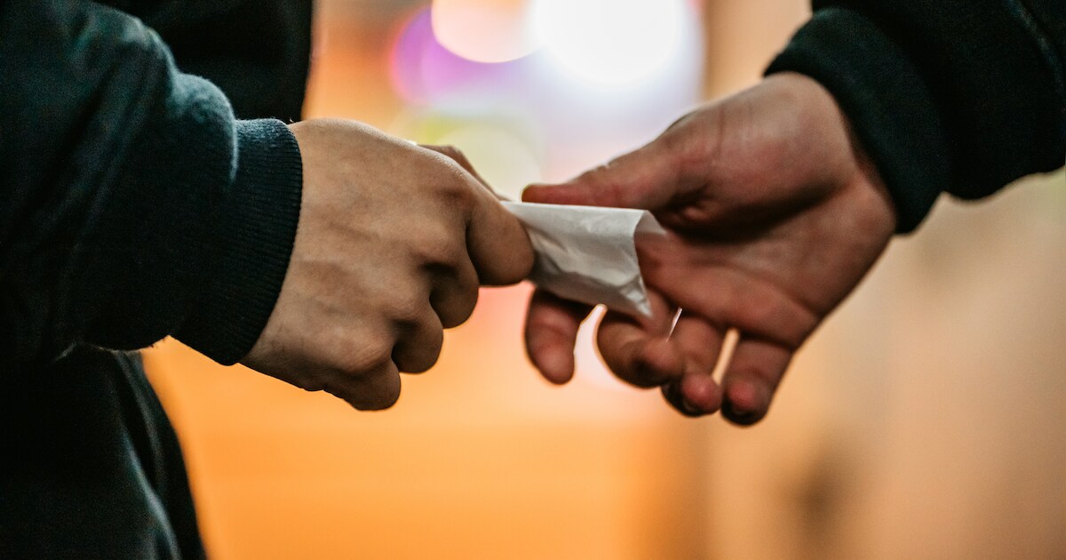 ‘Dode man’ blijkt niet dood, politie vindt na achtervolging grote ...