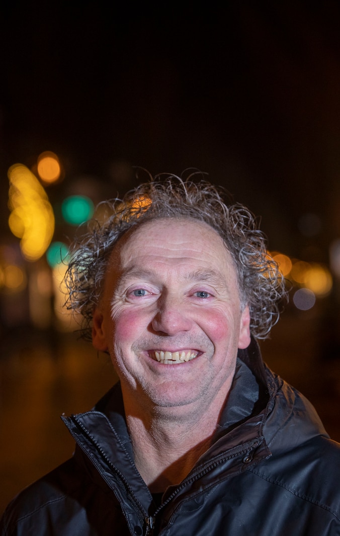 Dodewaard ploetert in de kelder, maar oud-prof verlengt tot 2027 als ...