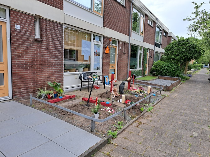 Man moet huis met ‘grafperkje’ in Spaarnestraat uit, sommeert De ...