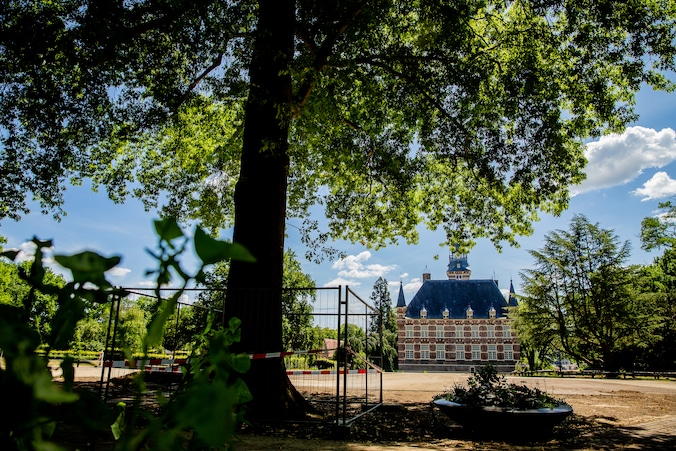 De urgentie is groot: de kasteeltuin moet weer groen worden | Regio ...