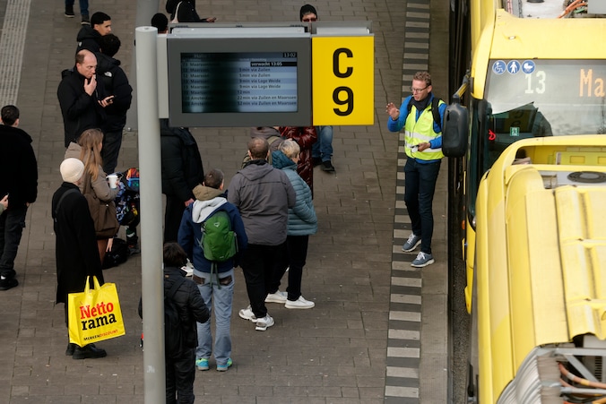 Buschauffeurs krijgen tot 200 procent loon om zomerrooster te vullen ...