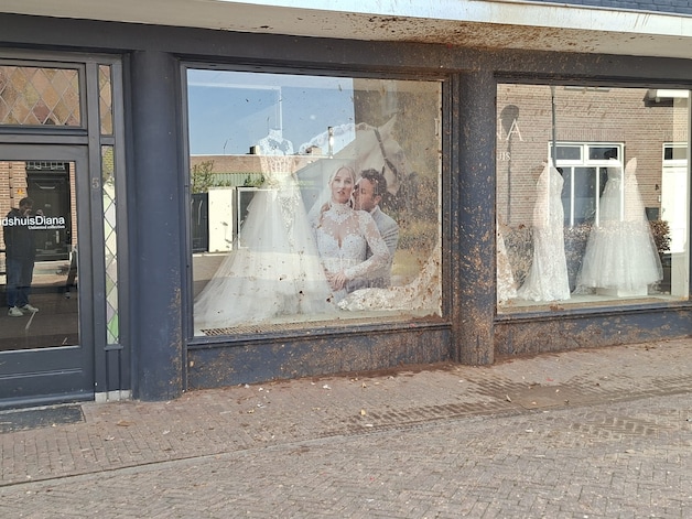 Verdachte opgepakt na poep­explosie bij bruidswinkel in Boxmeer | Regio ...