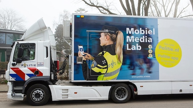 Politie staat op 29 mei met Mobiel Media Lab in Deurne | Regio | De ...