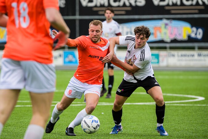 Longa’30 wacht hels karwei na zeperd • Uitblinkende doelman zit FC ...