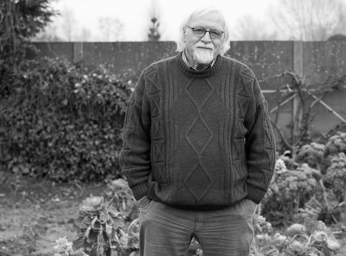 Rien (80) wilde de wereld wakker schudden met zijn pen: ‘Wees kritisch ...