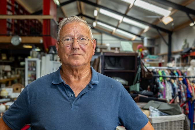 Harry (68) luncht bij collega-ondernemer die amper klanten krijgt, dag ...