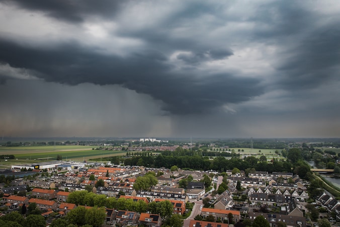 Pittige buien met kans op onweer onderweg: in dit deel van Nederland ...