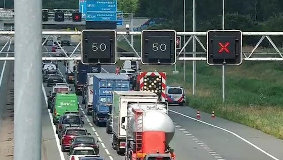 LIVE Verkeer | Schade aan het asfalt: rijstrook dicht op A73 | Nieuws ...