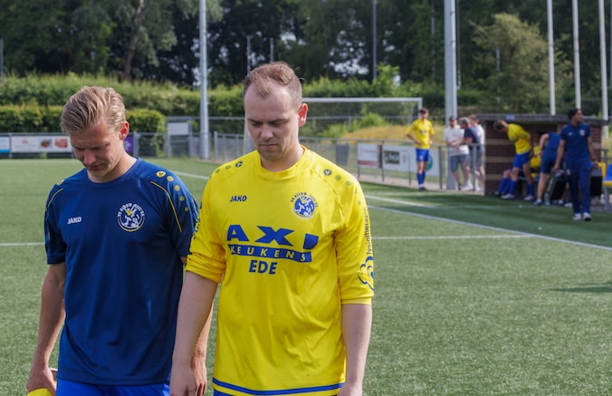 Dochter Luna verzacht de pijn bij Bryan (32) na derde degradatie met ...