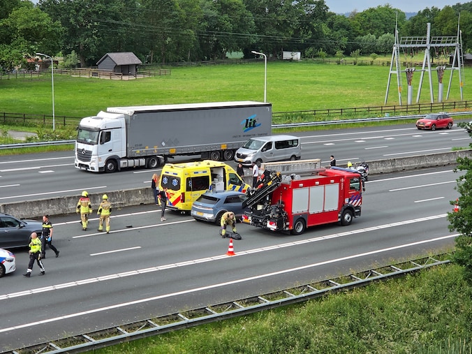 LIVE Verkeer | Ernstig ongeluk op de A12 bij Ede: traumahelikopter ...