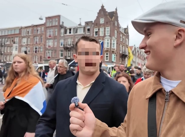 Ze zoent neonazi en liep rond met een prinsenvlag: wie is FvD’er ...