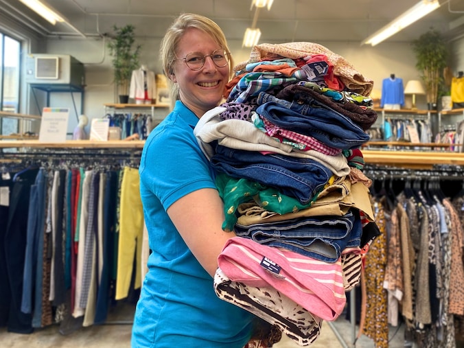Met kleding per kilo vraagt Zutphense kringloopzaak extra aandacht voor ...