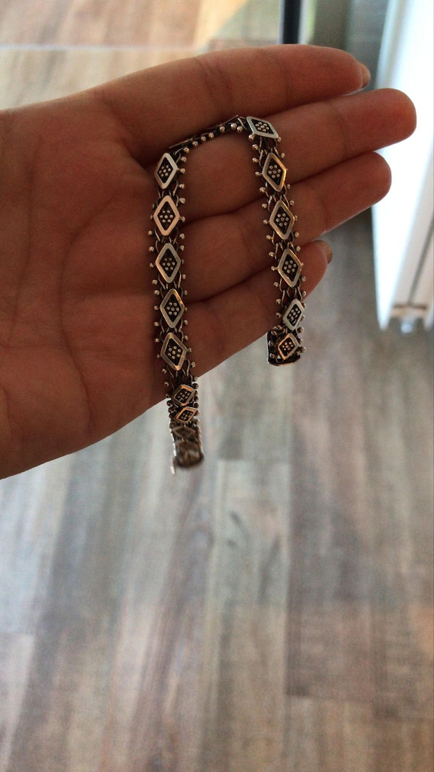 Lezers helpen lezers: Zonnescherm, sleutelhangers en verloren armband ...