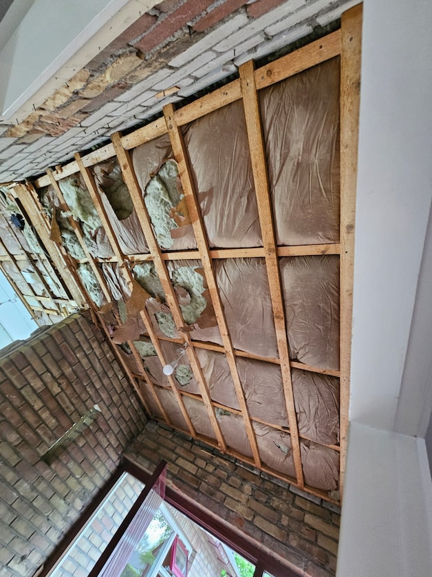 Dennis en Tonette verbouwen hun net gekochte huis en vinden meer dan ...