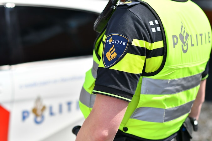 Politie vindt overleden persoon aan waterkant bij Ambachtsweg in ...
