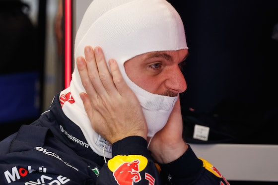 Red Bull slaagt niet voor eerste test: ontevreden Max Verstappen ...