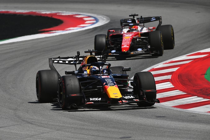 Fenomenale Lewis Hamilton grijpt eerste zege bij Ferrari en profiteert ...