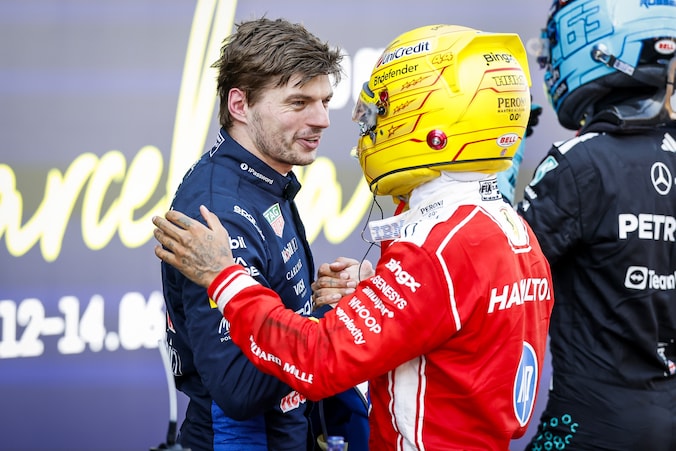 Lewis Hamilton grijpt eerste zege bij Ferrari en profiteert van ...