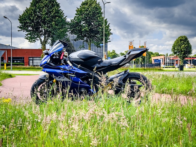 Politieachtervolging eindigt in Groesbeek: motor reed zonder ...