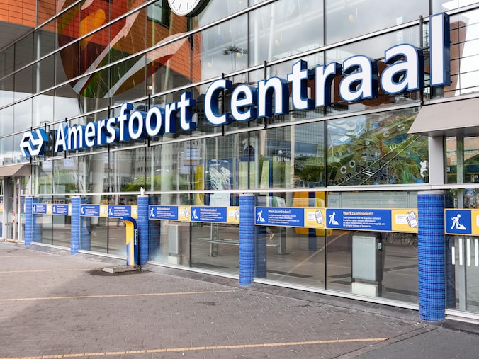 Brandweer onderzoekt mogelijke brand in locomotief op station ...