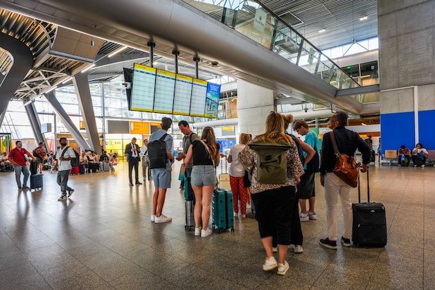 Storing Eindhoven Airport opgelost: vliegverkeer komt weer op gang ...