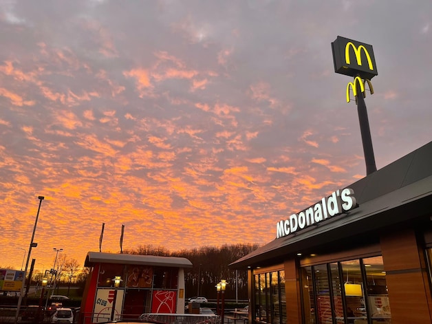Tijdelijk geen Big Mac of kipnugguts bij grote gele M; McDonald’s ...