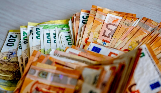 Wageningen zoekt naarstig naar geld voor een nieuw zwembad, dat nog wel ...