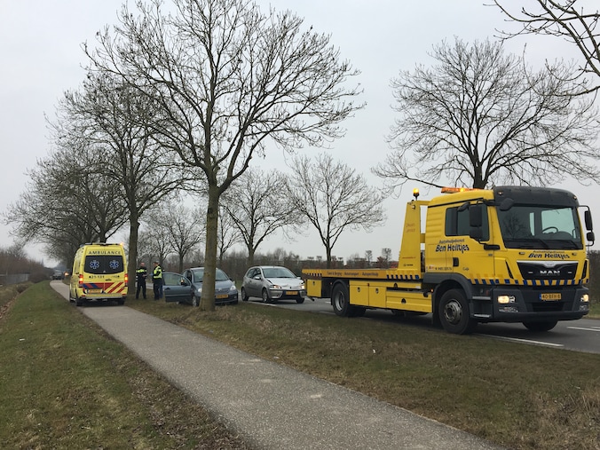 Bestuurder heeft nekklachten na kop-staartbotsing in Beers | Regio | De ...