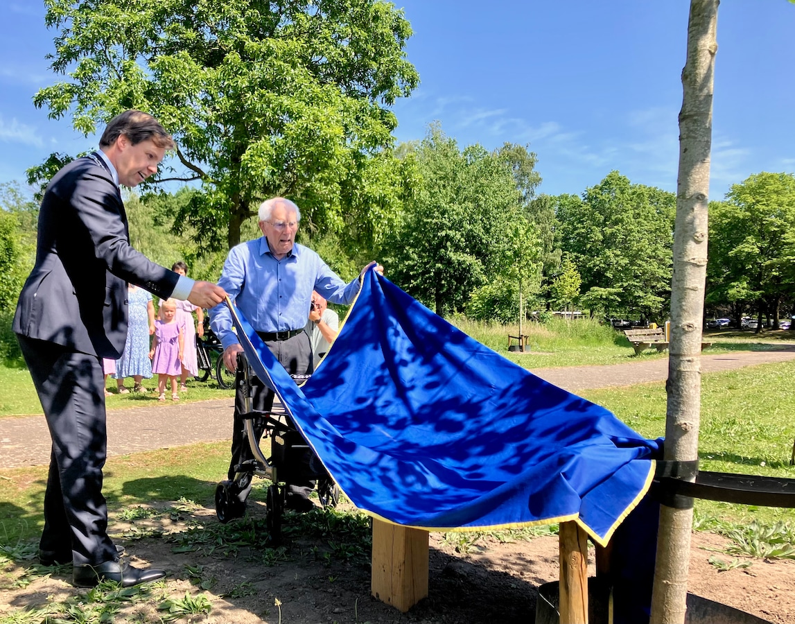 Jacques Janssen uit Nuenen 100 jaar jong | Foto | gelderlander.nl