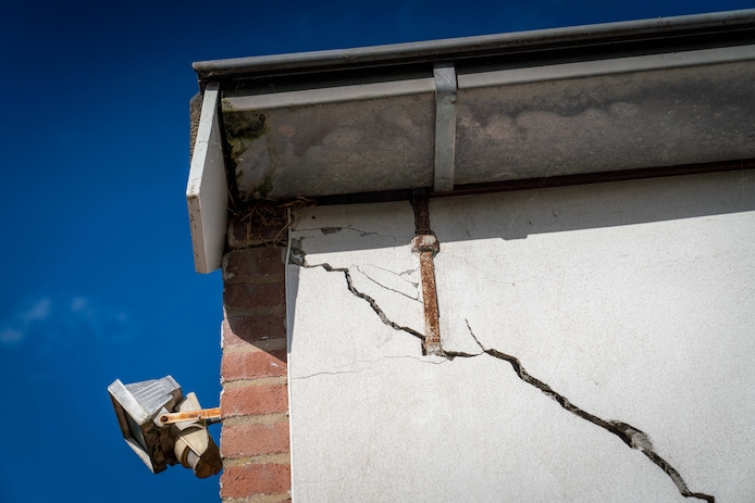Raadsel in Betuwe: waarom hebben zoveel mensen scheuren in hun huizen ...