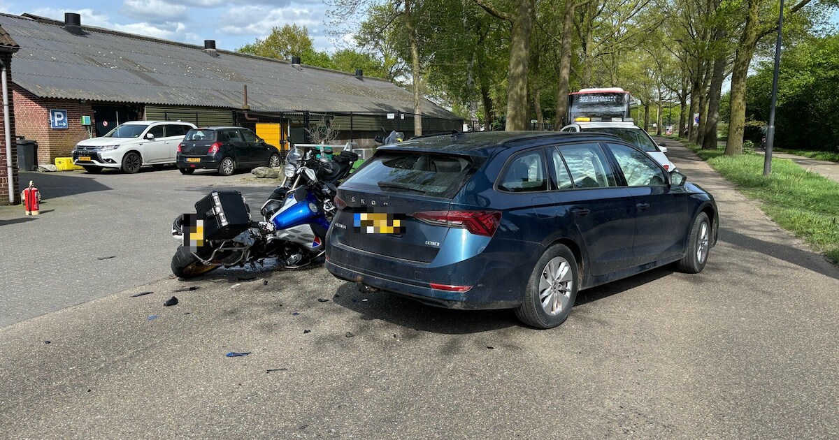 Automobilist ziet groep motorrijders over het hoofd in Volkel en raakt ...