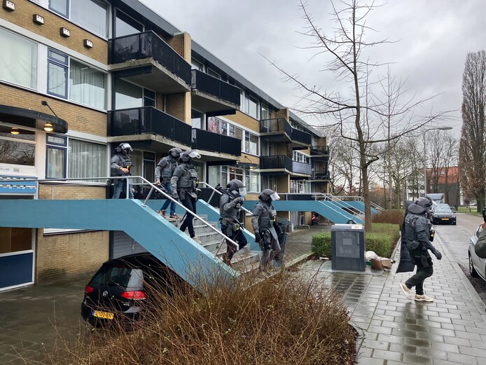 Dode man gevonden na schietpartij in Oss, meerdere kogelgaten in ...