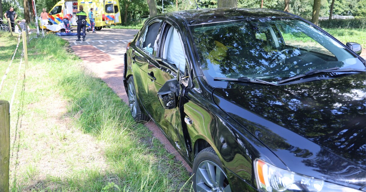 Motor knalt tegen zijkant auto aan op Graafsedijk in Beers | 112 nieuws ...