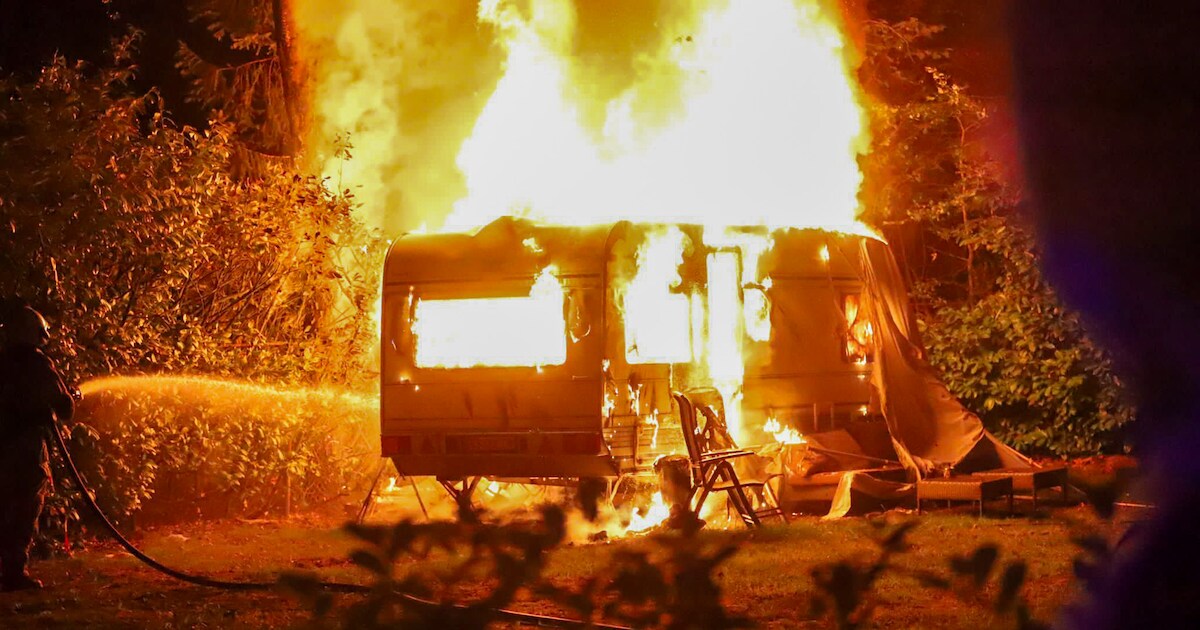 Enorme uitslaande brand verwoest caravan die op camping stond in Ede ...
